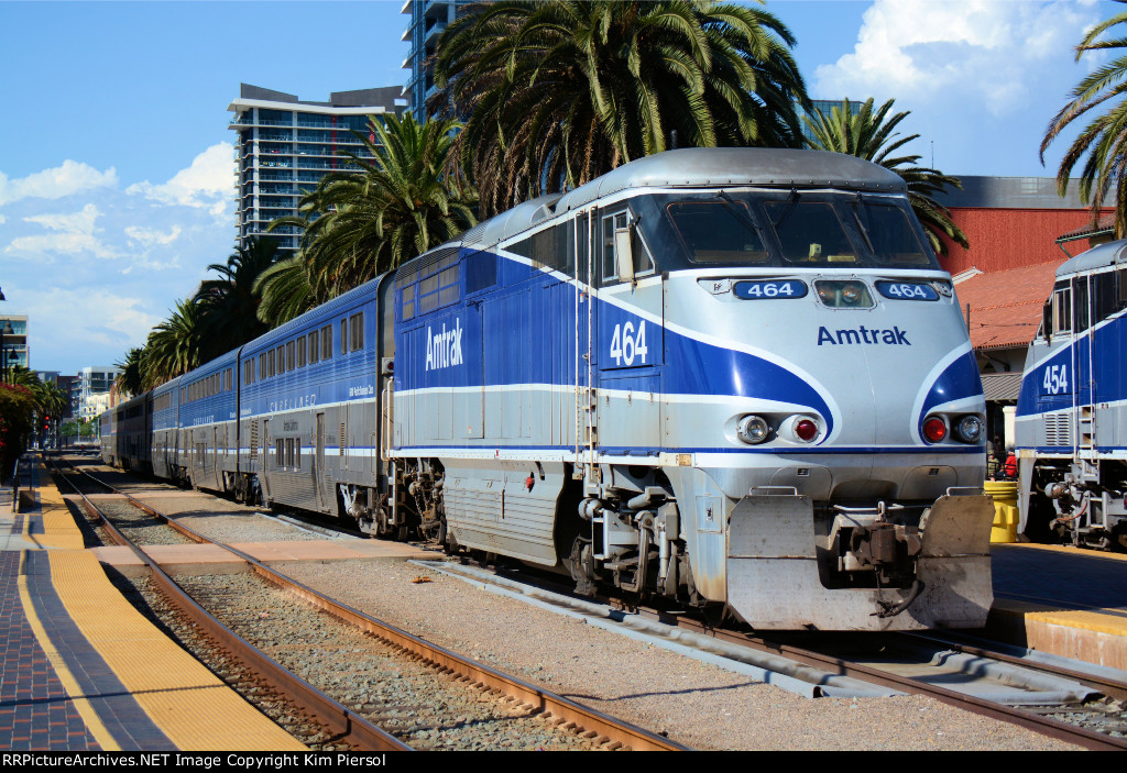 AMTK 464 Pacific Surfliner Train #774